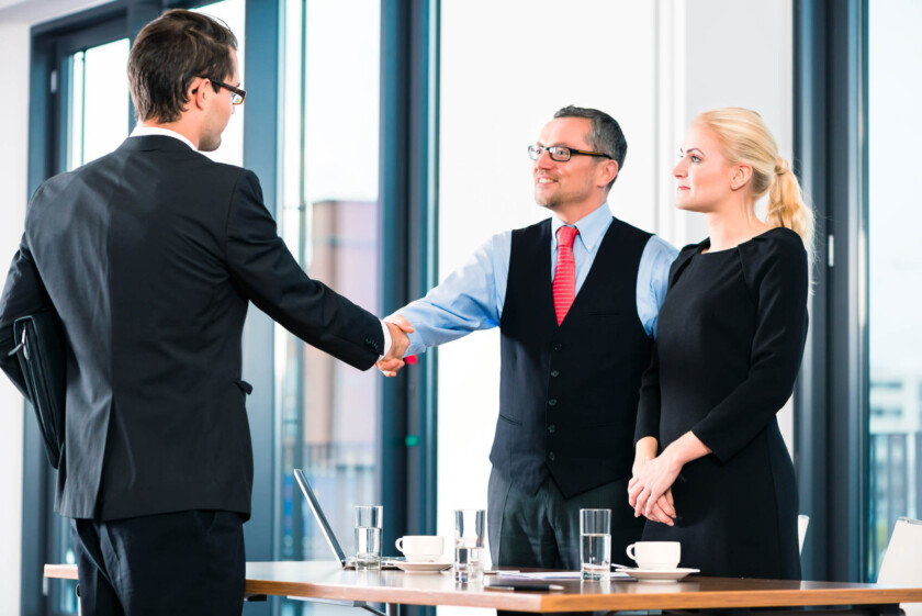 How To Shake Hands Like A Gentleman - Handshake Etiquette For Confident ...