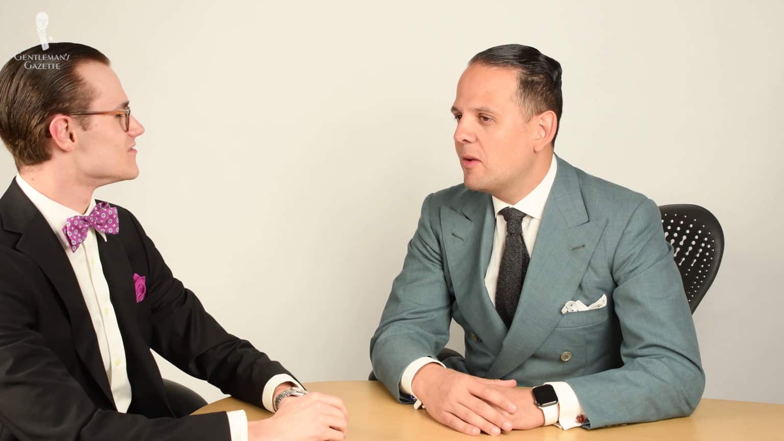 Gentlemen’s Body Language Etiquette: Polite Ways to Sit, Stand & Walk
