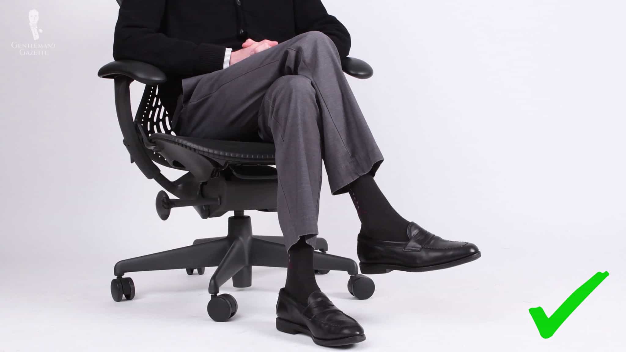 Gentlemen’s Body Language Etiquette: Polite Ways to Sit, Stand & Walk