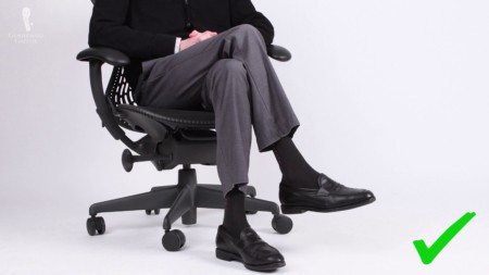 Gentlemen’s Body Language Etiquette: Polite Ways to Sit, Stand & Walk