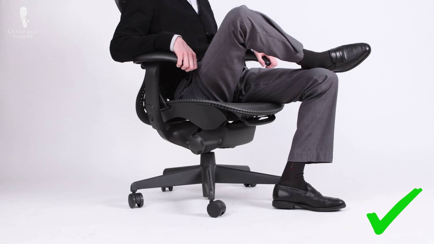 Gentlemen’s Body Language Etiquette: Polite Ways to Sit, Stand & Walk