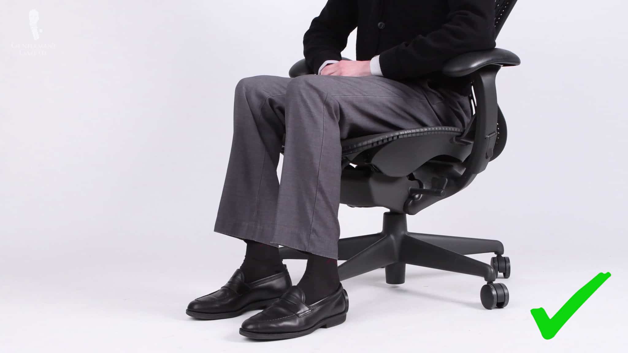 Gentlemen’s Body Language Etiquette: Polite Ways to Sit, Stand & Walk