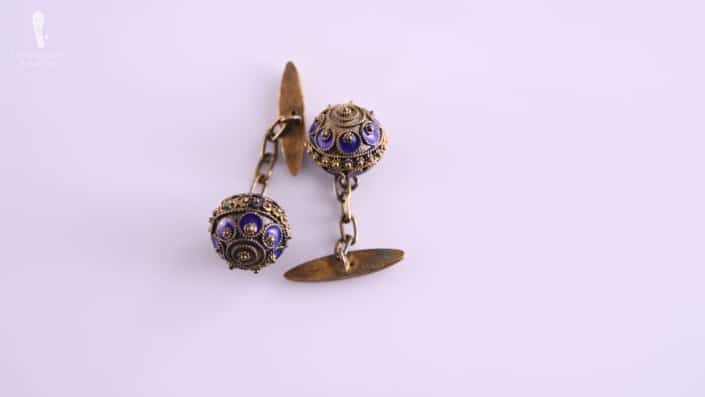 Cufflinks: The Definitive Guide (Men's Jewelry) | Gentleman's Gazette