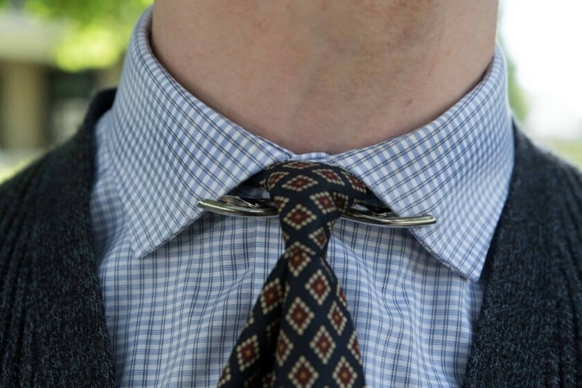 How To Tie A Half Windsor Knot