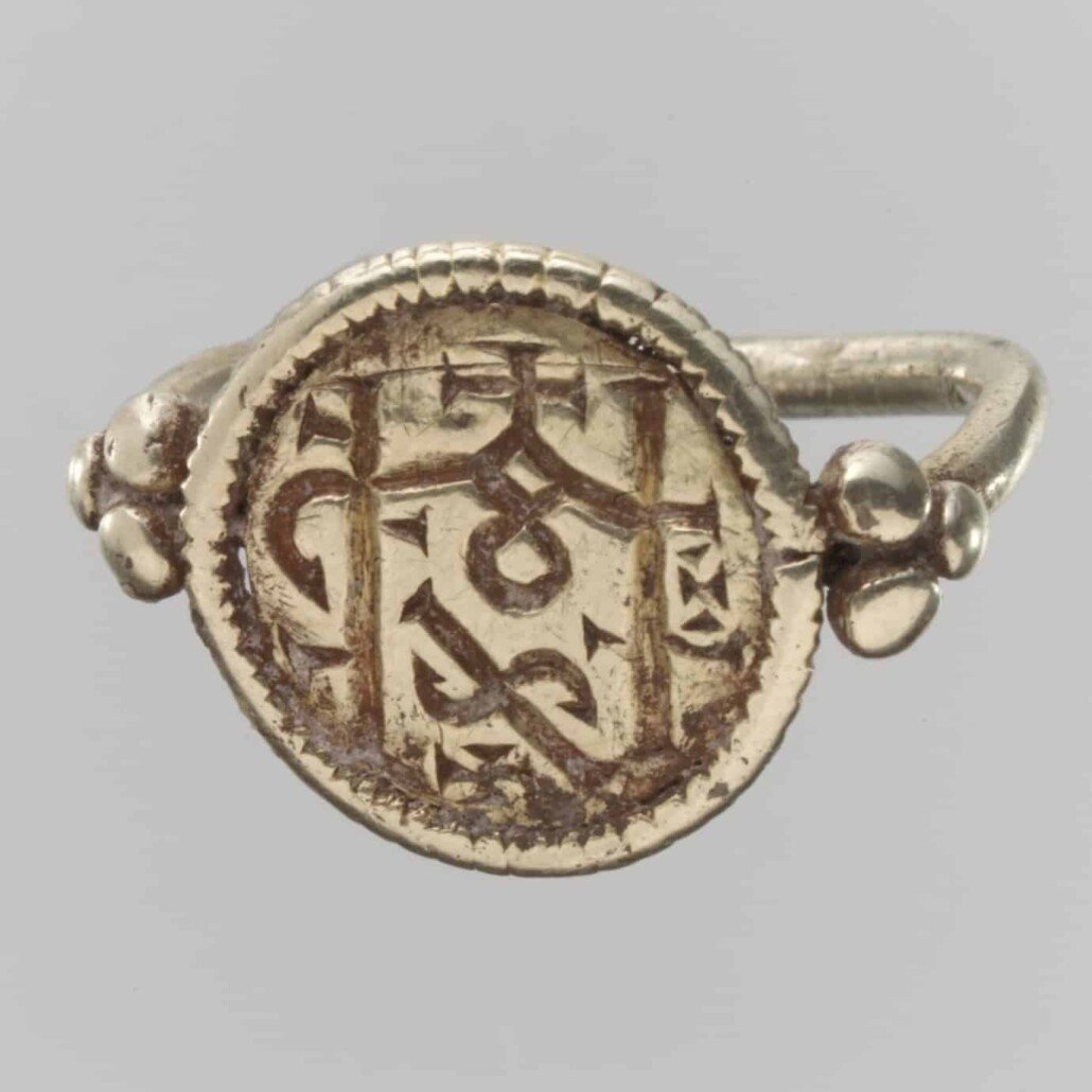 The Ultimate Pinky Ring Guide